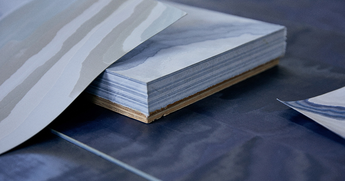 燃やすには惜しい色があった。染めの老舗が生んだアップサイクル素材「NUNOUS」 | MOLp®－そざいの魅力ラボ－